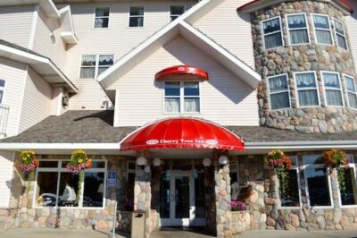 Lakefront Hospitality At The Cherry Tree Inn And Suites