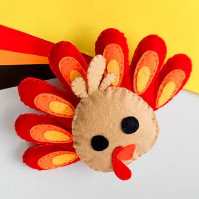 Thanksgiving Felt Turkey Craft (Free Pattern!)